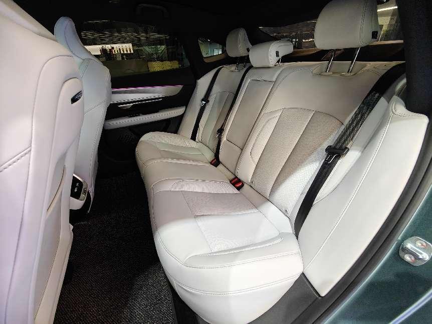 瞄准Model 3换新版而来，实拍小鹏P7i 550版本_搜狐汽车_搜狐网