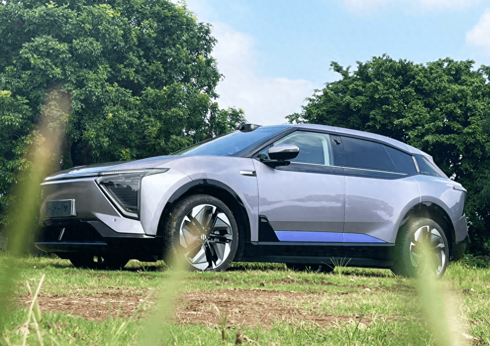 后轮转向+鸥翼门，最便宜的高合车型，大咖试驾HiPhi Y！_搜狐汽车_搜狐网