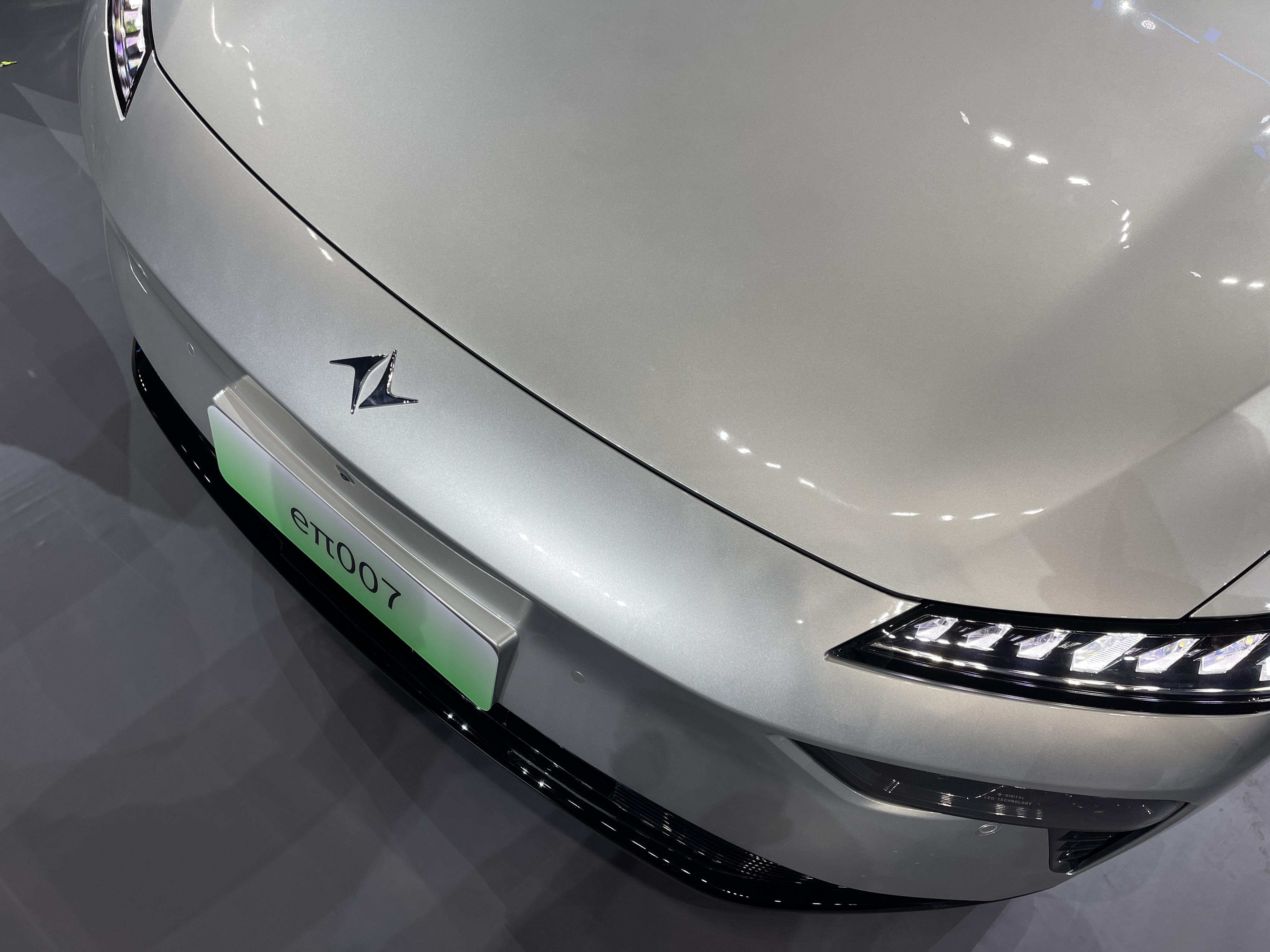 有20万还买油车？电四驱+剪刀门+800V的东风eπ 007更值得选_搜狐汽车_搜狐网