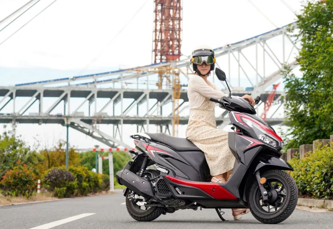 女白领身高162，骑上VRS150给生活带来更多乐趣_搜狐汽车_搜狐网