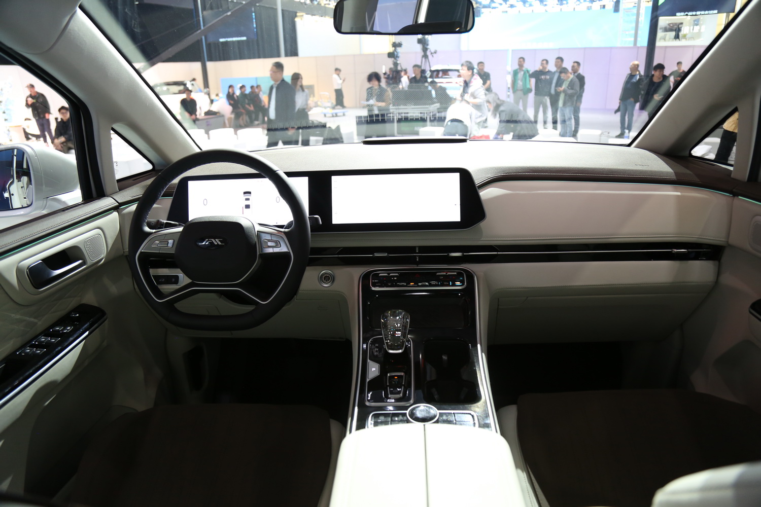 2023广州车展：江淮瑞风RF8预售16.99万元起_搜狐汽车_搜狐网