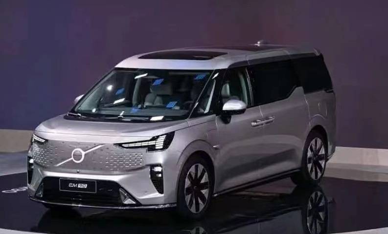 沃尔沃EM90亮相车展，最贵纯电MPV售81.8万元，腾势D9只能仰望？_搜狐汽车_搜狐网