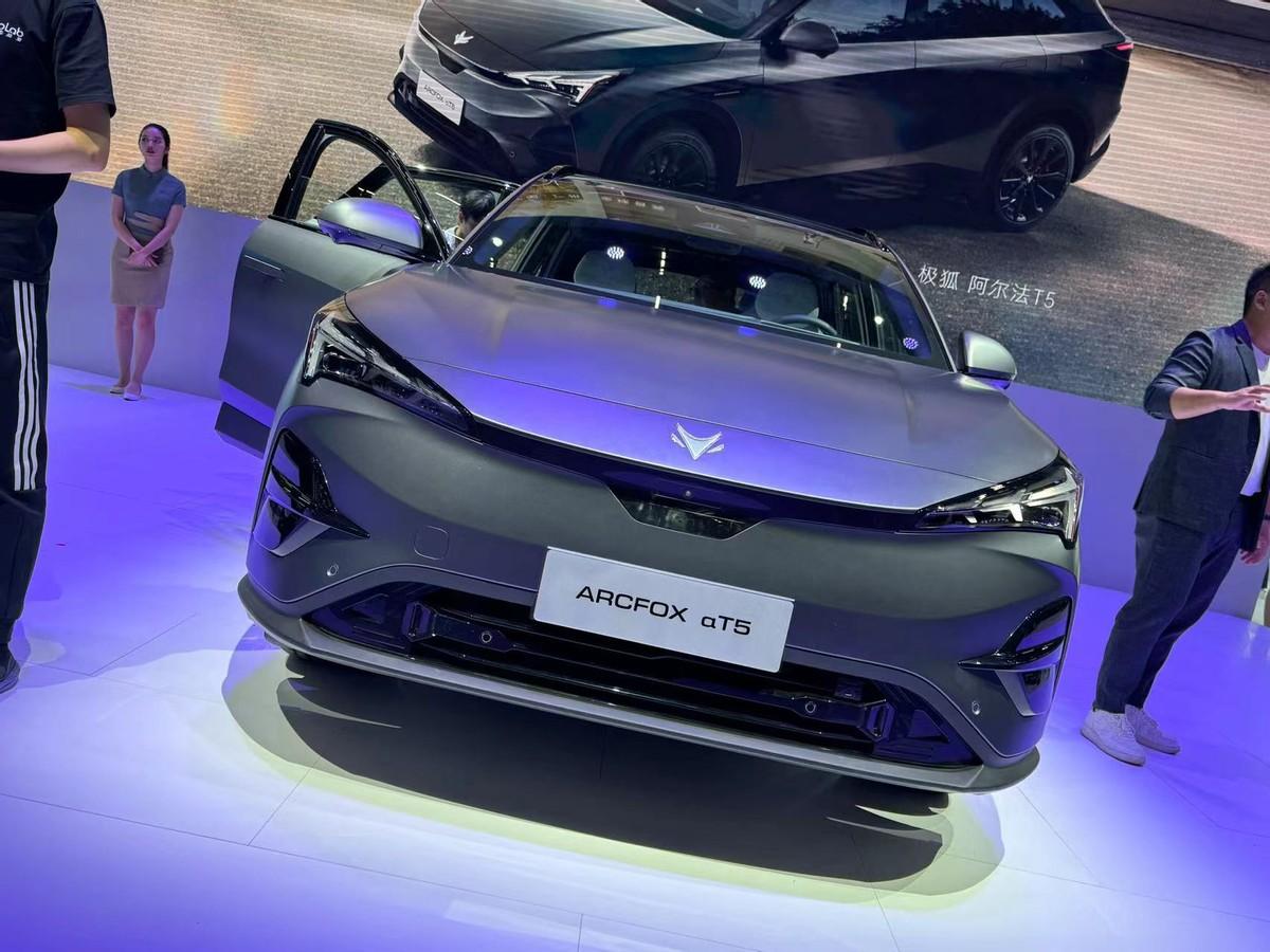 极狐宣布：阿尔法T5预售15.58万起，8155芯片+800V架构_搜狐汽车_搜狐网