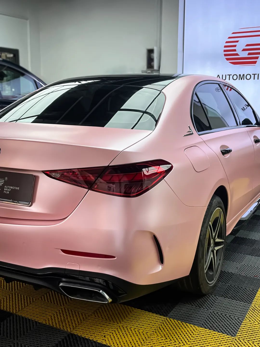 G2改色膜丨奔驰c260l改色电光樱花粉·甜酷飒爽_搜狐汽车_搜狐网