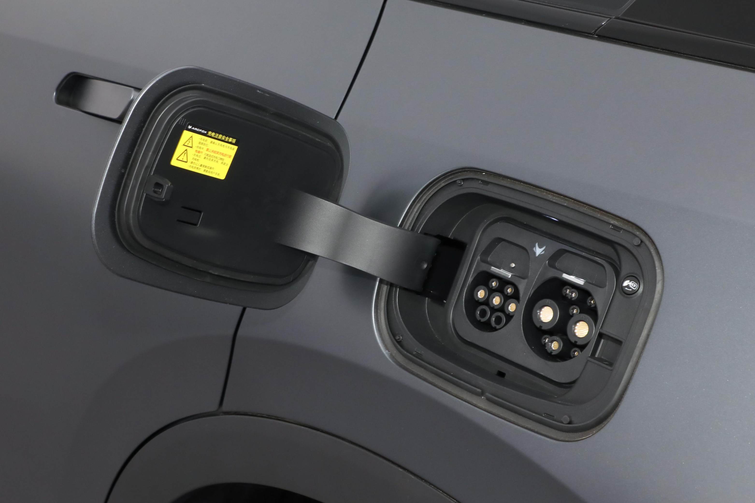 预售价不到16万+同级唯一800V高压平台 极狐阿尔法T5值得买吗？_搜狐汽车_搜狐网