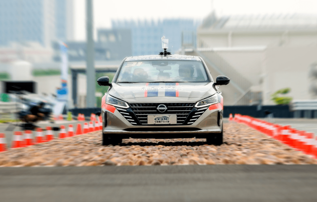 不只有“大沙发”！全新天籁以强悍性能，斩获2023 CCPC冠军座驾！_搜狐汽车_搜狐网