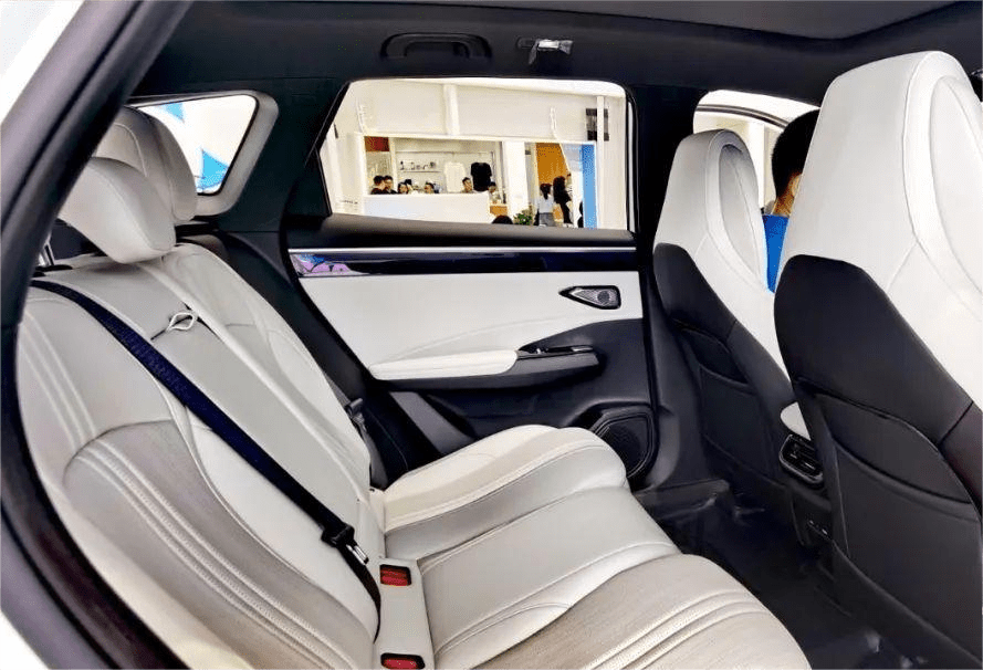 紧凑型SUV对决：吉利银河L7 VS 比亚迪宋PLUS DM-i_搜狐汽车_搜狐网