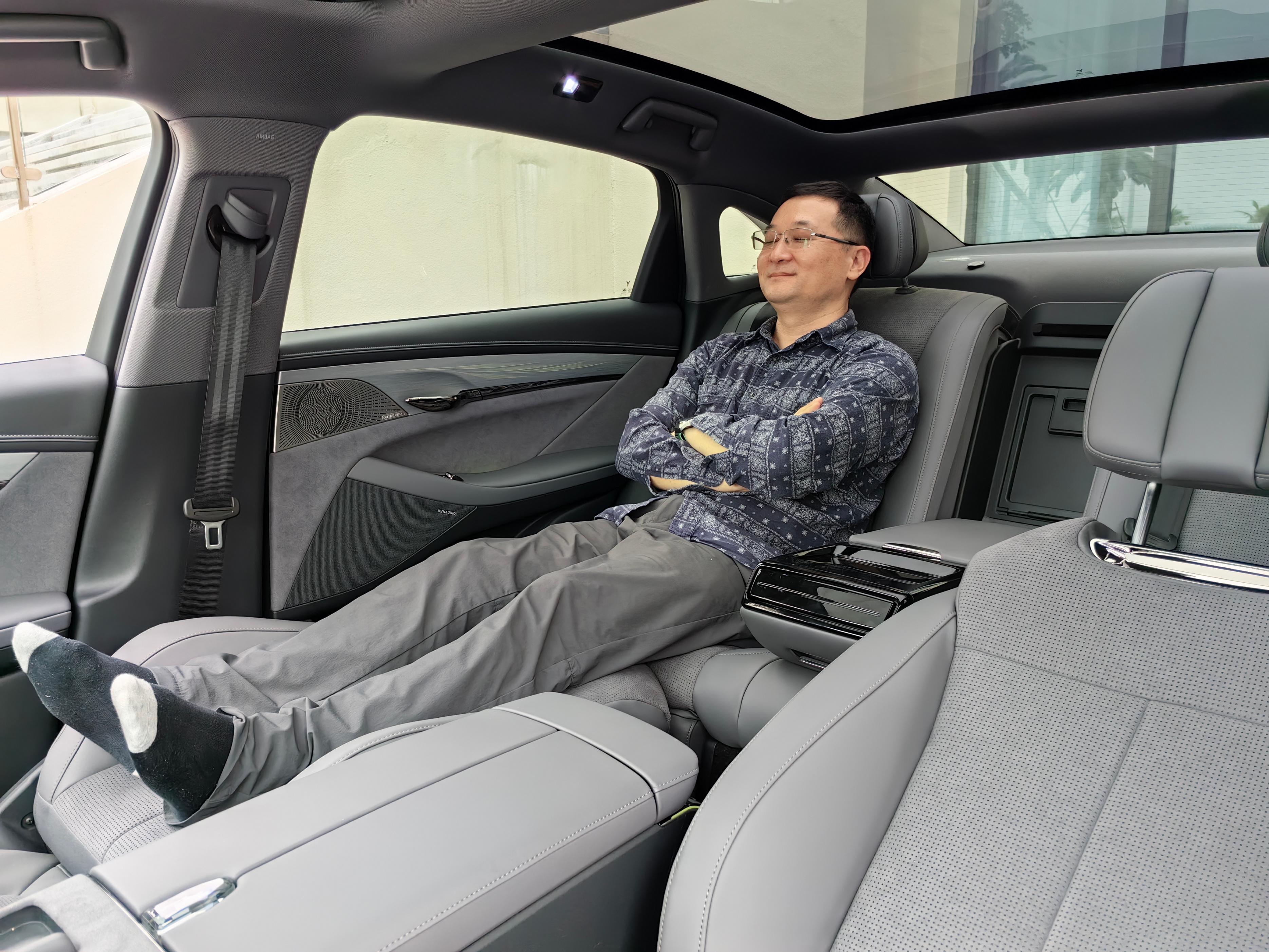 CEO级别还需要BBA？岚图追光PHEV树立中国人自己的行政豪华标杆_搜狐汽车_搜狐网