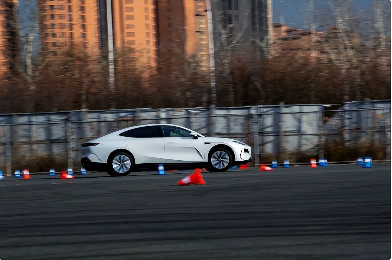 风阻系数0.199，预售价格18.8W起，银河E8你还有什么做不到！_搜狐汽车_搜狐网