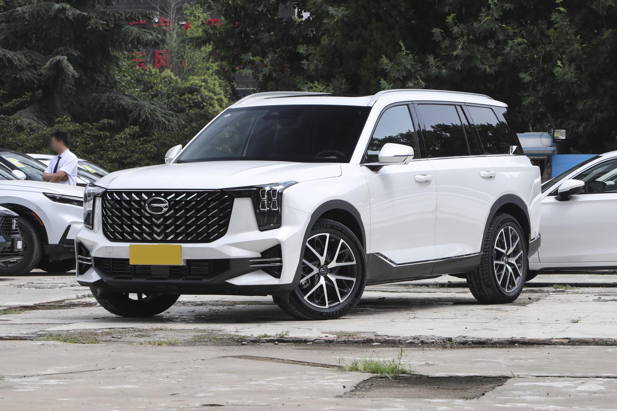 传祺GS8：车长近米，入门就配2.0T+8AT，家用怎么样？_搜狐汽车_搜狐网