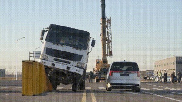 L7记录仪视频曝光！178km/h不是重点，重点是碰撞时的车速！_搜狐汽车_搜狐网