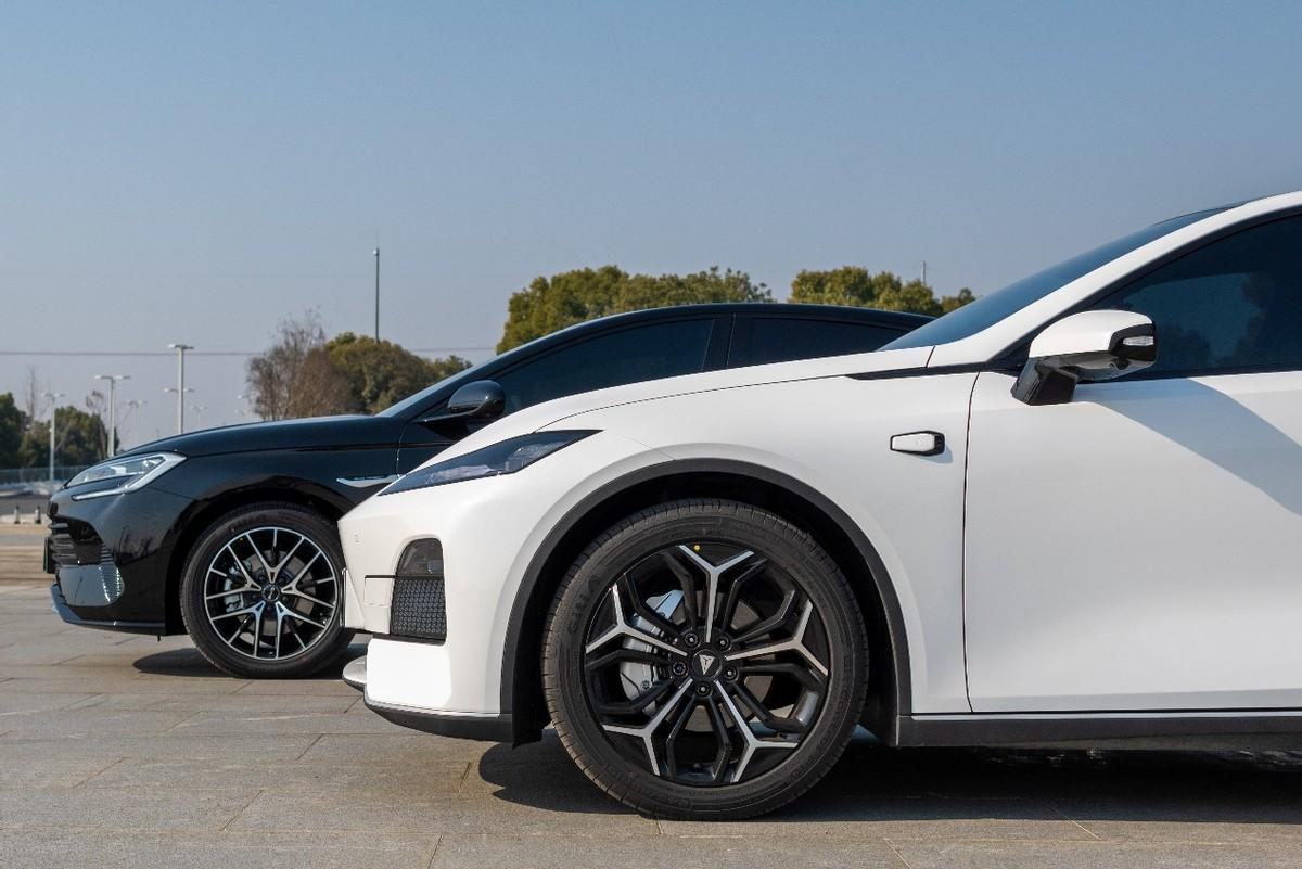 科技增程VS性能插混：深蓝SL03与海豹DM-i角力不止动力_搜狐汽车_搜狐网