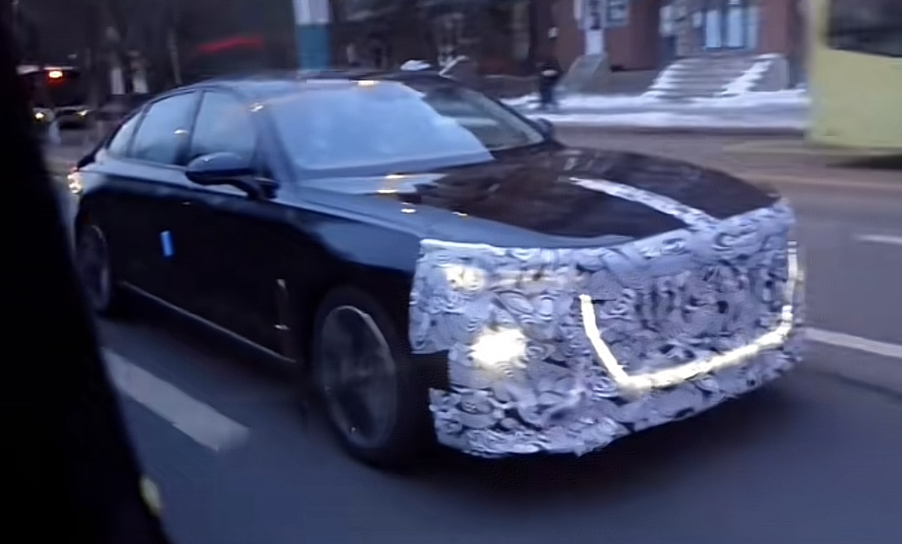 新款红旗H9实车曝光，前脸看齐H5，换双联屏，配3.0T+8AT？_搜狐汽车_搜狐网