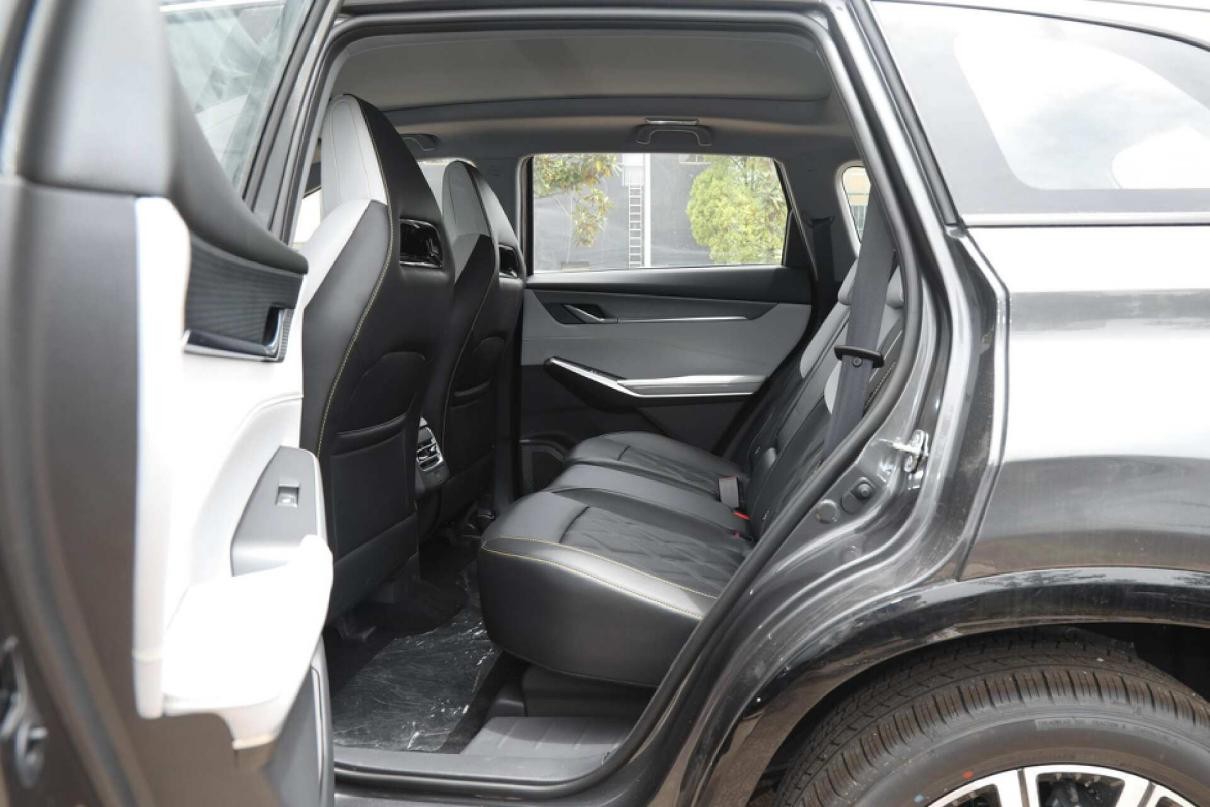 限时抢购价9.98万元！蓝电E5对比CS75 PLUS确实值得买？_搜狐汽车_搜狐网