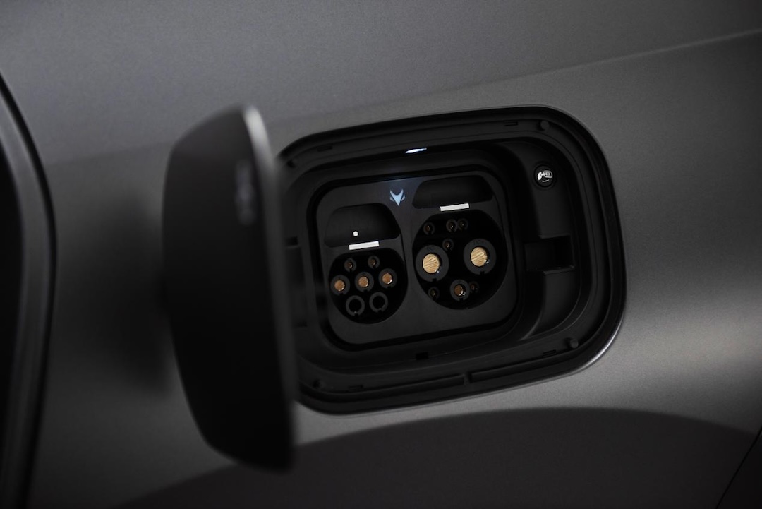 800V高压超充 10分钟补能260公里 极狐阿尔法T5上市售15.58万起_搜狐汽车_搜狐网