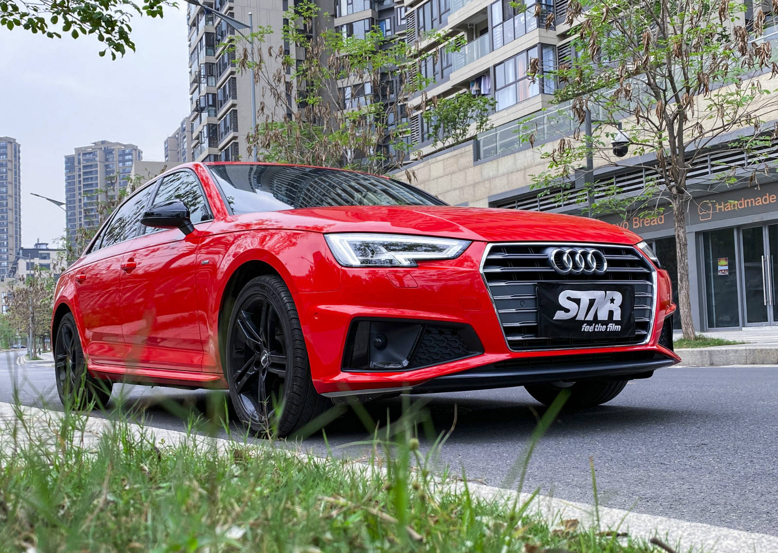 江苏汽车车身改色|STAR星魔改色膜奥迪A4L PET法拉利红案例展示_搜狐汽车_搜狐网