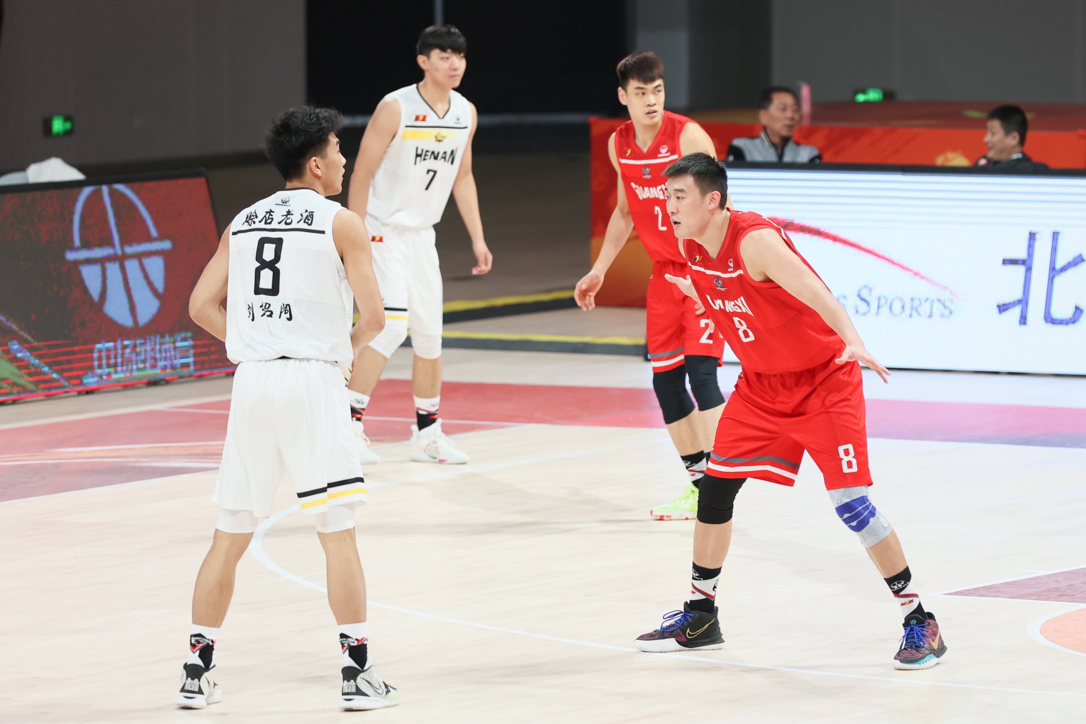 组图：NBL联赛河南不敌广西 篮下背打观察局势-搜狐大视野-搜狐新闻