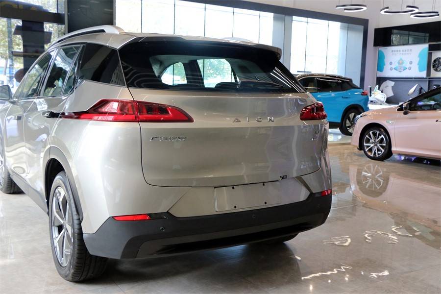 【e汽车】实拍AION V Plus：没有保留的升级，更香、更智能_搜狐汽车_搜狐网