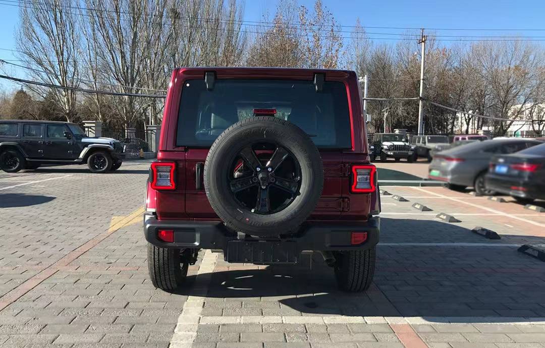 2022款牧马人高地版赤道红色到店实拍_搜狐汽车_搜狐网