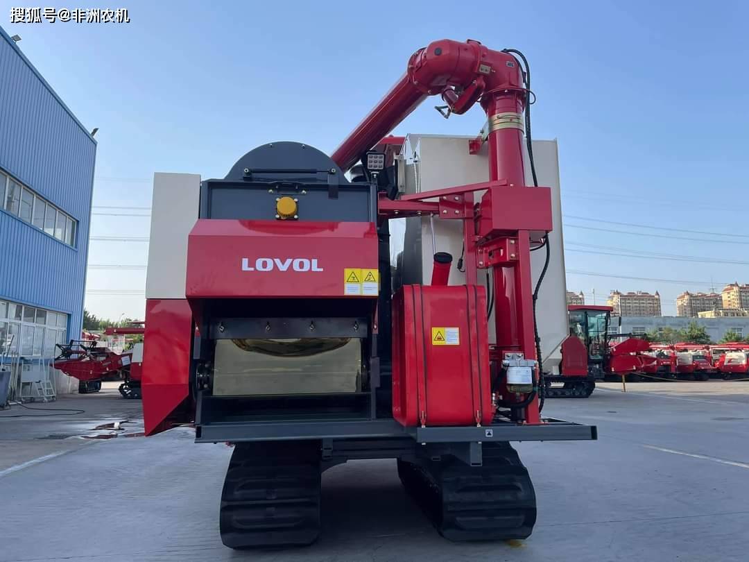 Weichai LOVOL tractor for africa harvester雷沃收割机非洲市场_条件_用户_大拇指