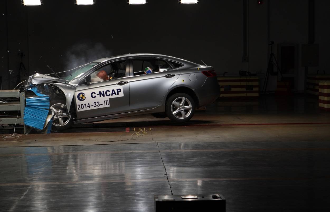 对安全执着的自主汽车品牌，奔腾B70连续三代都是安全顶流_搜狐汽车_搜狐网