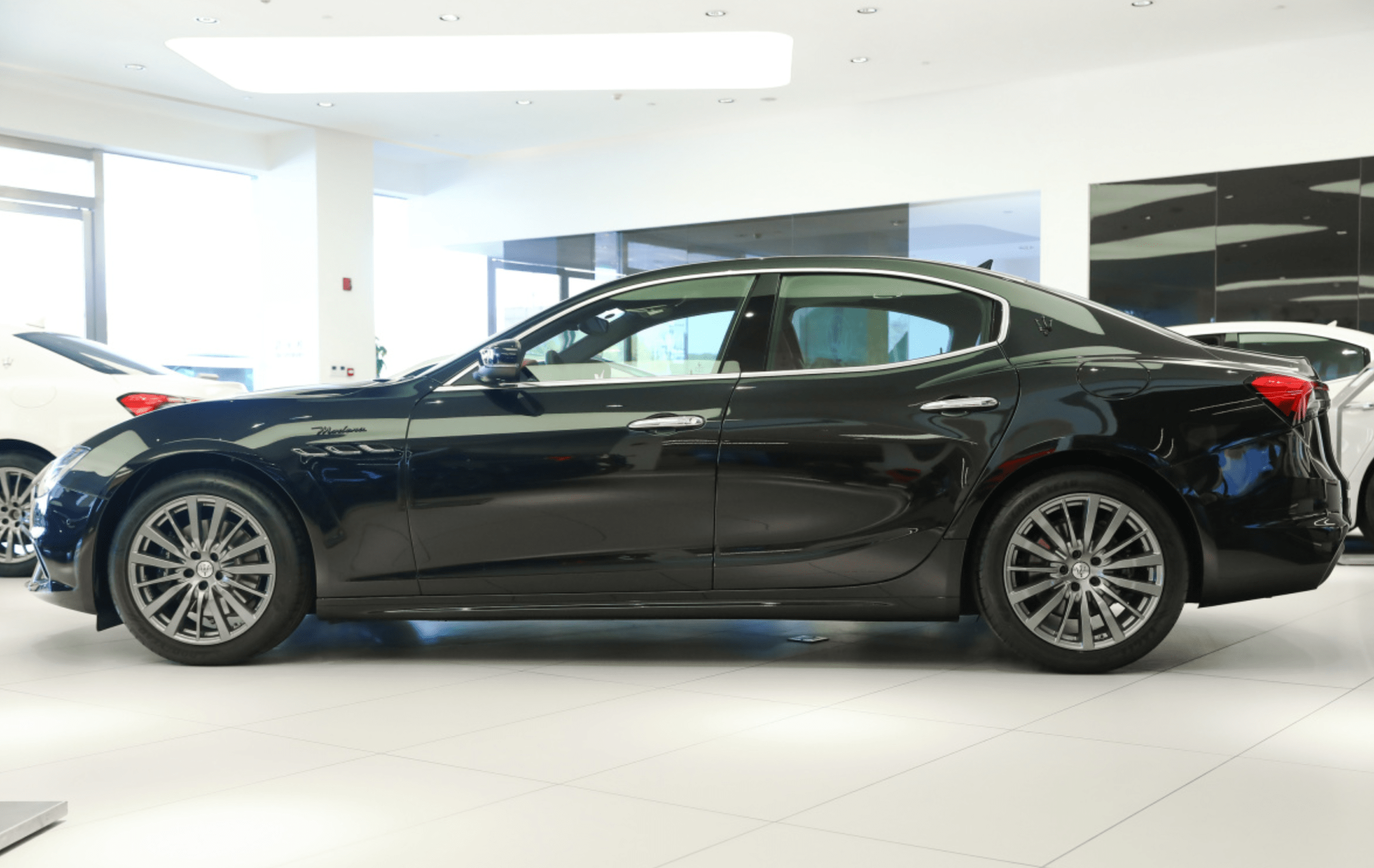 越级而上不一样的风景 奥迪A7L PK玛莎拉蒂Ghibli_搜狐汽车_搜狐网