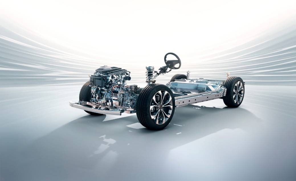 续航高达1050km、27寸4K滑移屏，第三代荣威超混eRX5最低售15.39万_搜狐汽车_搜狐网