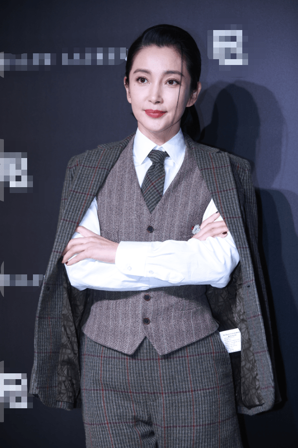 李冰冰穿西装马甲又美又飒 邓超雅痞乔欣复古时髦-搜狐大视野-搜狐新闻