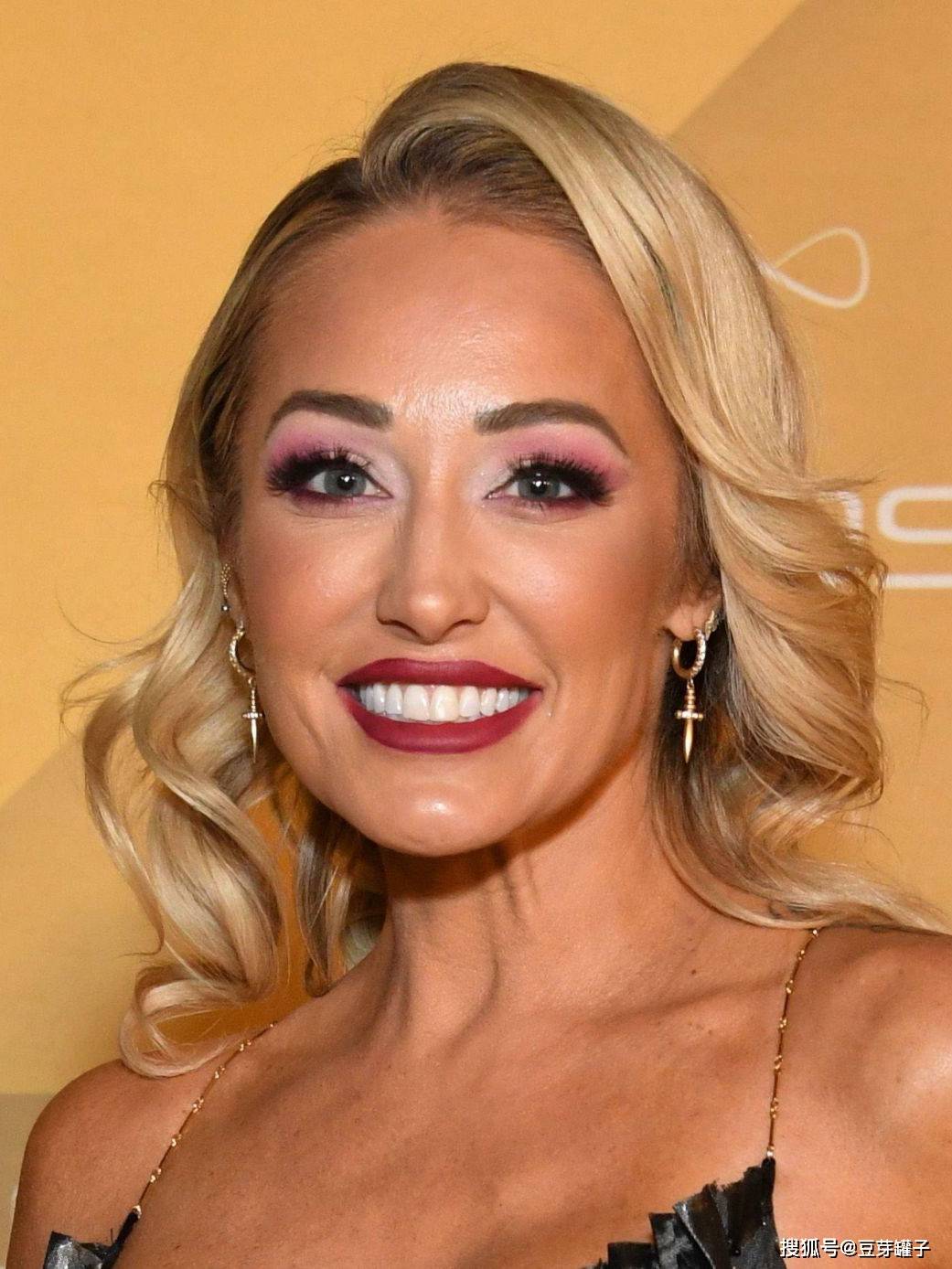 真人秀女星Mary Fitzgerald，着装大胆，性感豪放-搜狐大视野-搜狐新闻