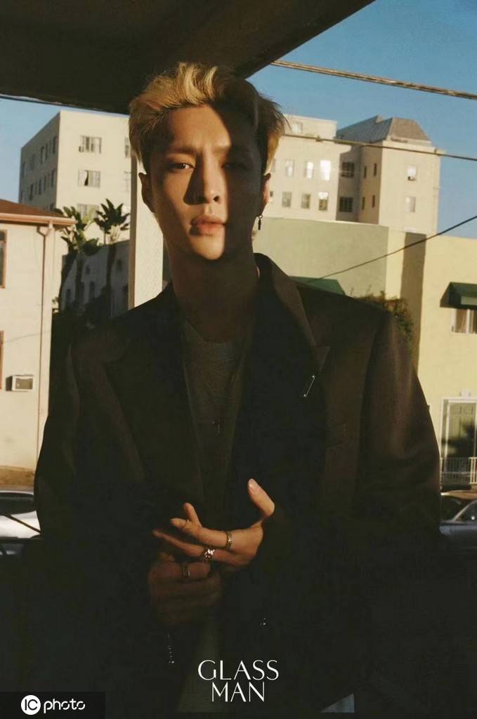 张艺兴 GLASS MAN 写真 逸兴遄飞不惧未来-搜狐大视野-搜狐新闻