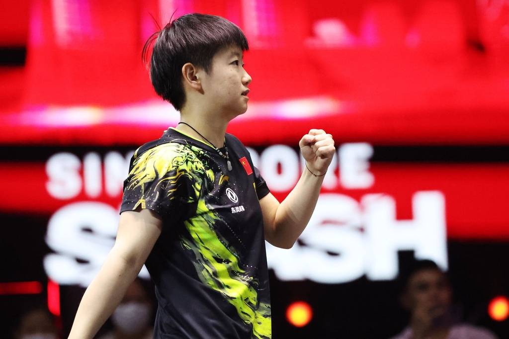 组图：WTT新加坡站孙颖莎4-1夺冠 手捧奖杯微笑-搜狐大视野-搜狐新闻