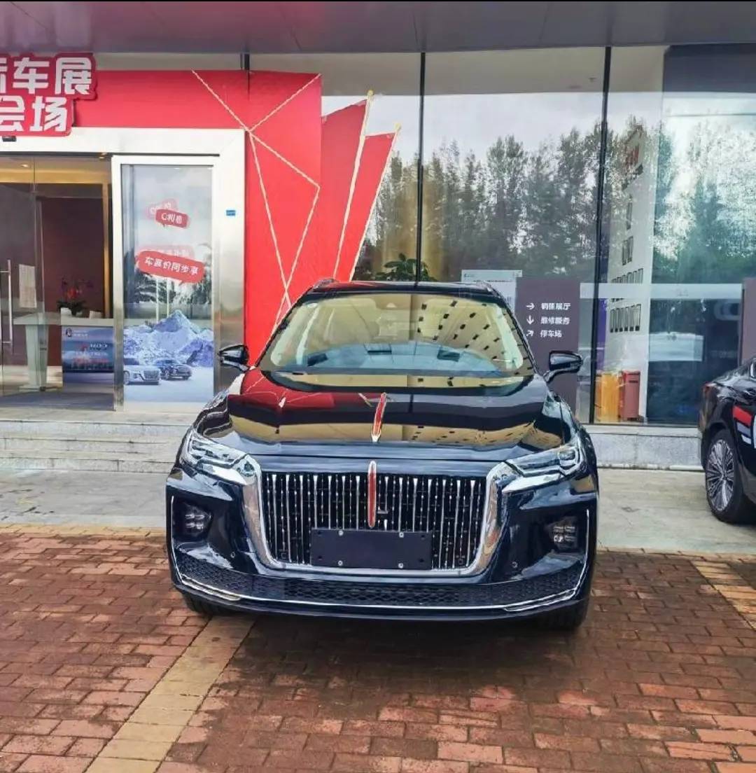 全新红旗HS5最新实车曝光，采用最新家族化前脸，气场提升明显_搜狐汽车_搜狐网