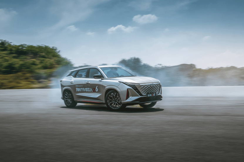 欧尚Z6 蓝鲸2.0T上市，6秒级零百加速，尝鲜价12.09万-13.09万元_搜狐汽车_搜狐网