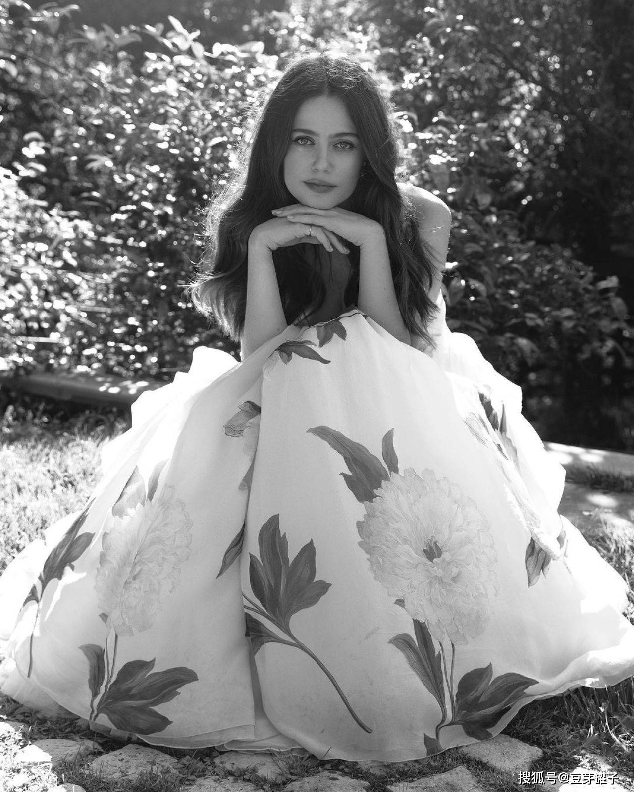 女星Molly Gordon绝美写真照，丰润性感，气质迷人-搜狐大视野-搜狐新闻