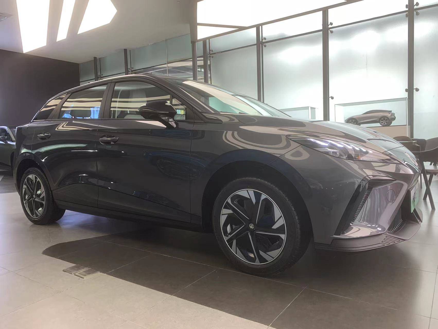 欧洲销冠的中国电车，实拍MG EV出海冠军版_搜狐汽车_搜狐网