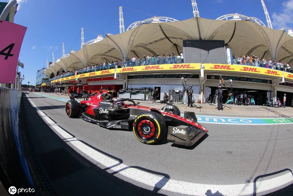 2023F1圣保罗大奖赛：中国车手周冠宇未能完成比赛-搜狐大视野-搜狐新闻