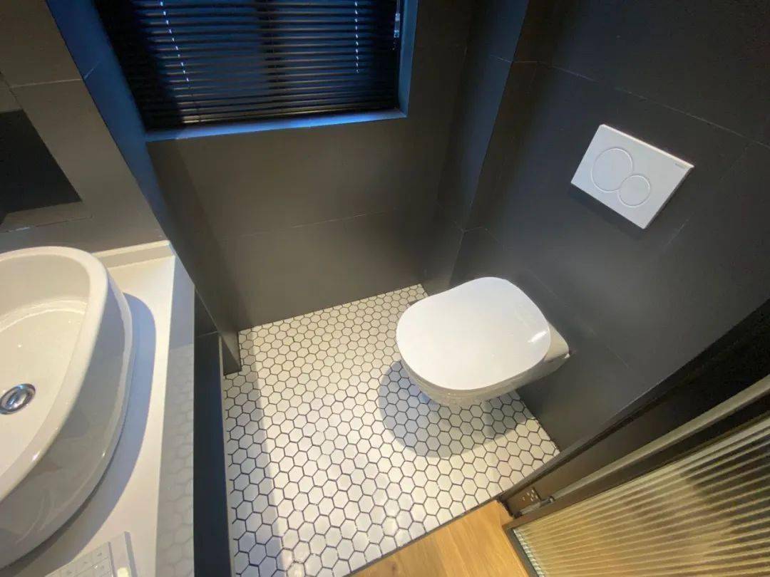 84㎡老房逆袭翻新，客厅变豪华影院，可以借鉴的细节多到数不完！_厨房