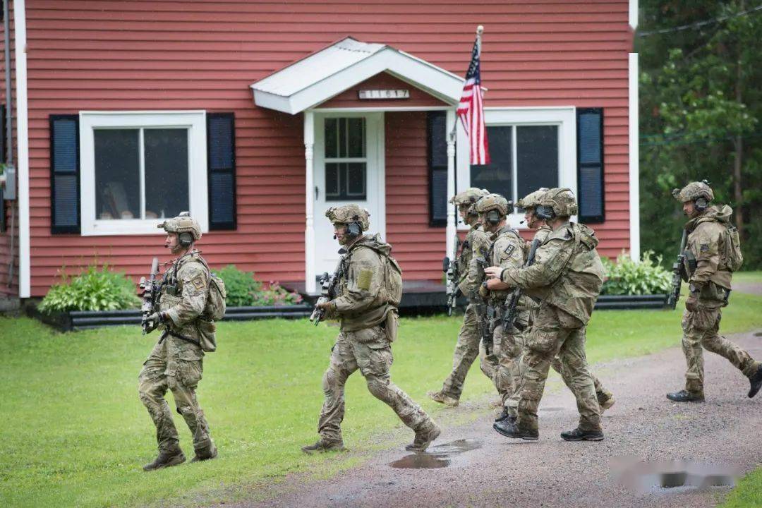 地表最强执法队伍建制解析——FBI HRT-搜狐大视野-搜狐新闻