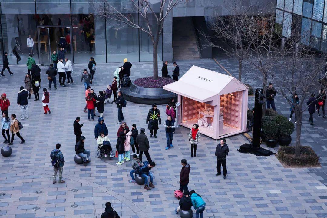 逆势入驻成都远洋太古里，原创帽饰设计品牌SHINE LI讲述八年心路历程 | iziRetail热点_帽子