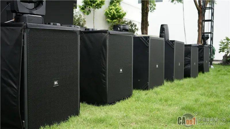 JBL Professional 推出 BRX300 系列有源模块化线阵列系统_哈曼