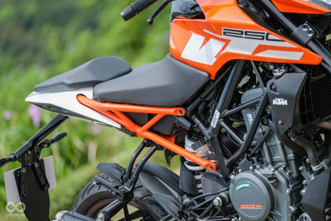 街车档案｜2020款KTM Duke 250 公爵家族的奇葩小弟_搜狐汽车_搜狐网