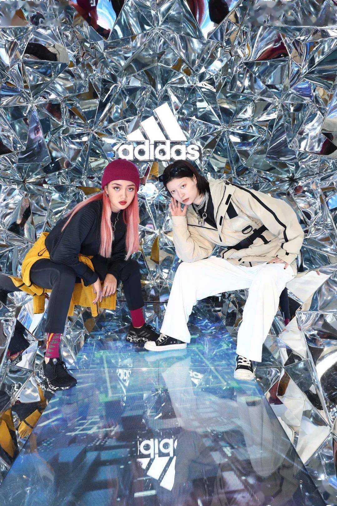 阿迪达斯联合UCCA Lab打造 冬日幻境， 全国门店线上线下联动，开启羽绒不服沉浸式体验-搜狐大视野-搜狐新闻