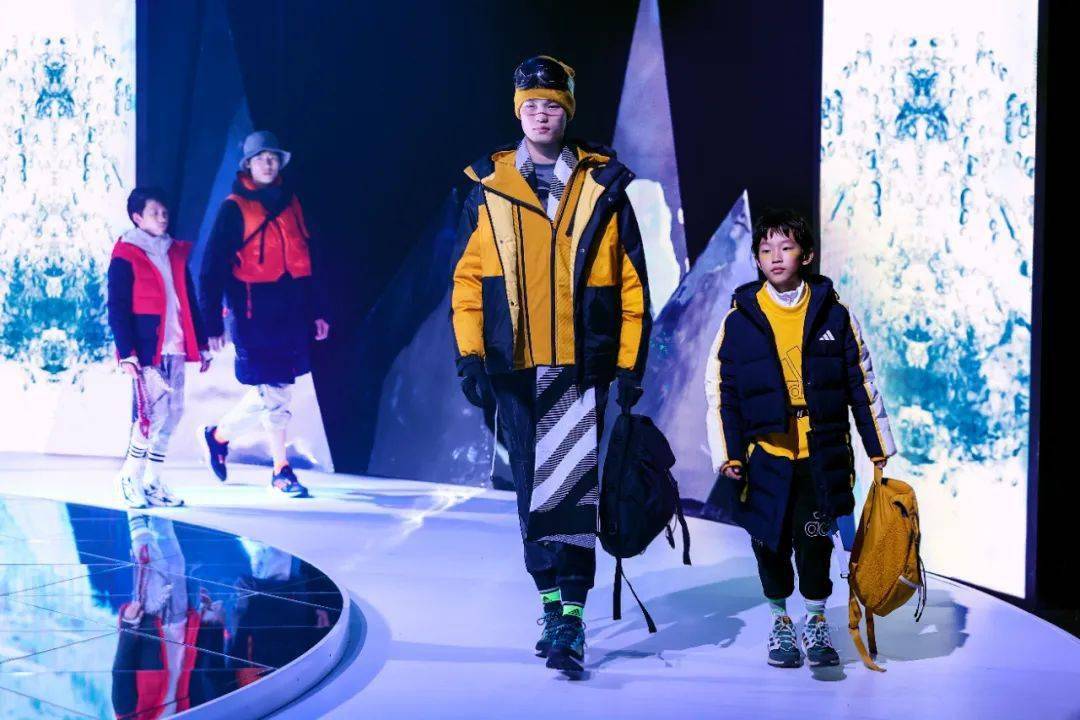 阿迪达斯联合UCCA Lab打造 冬日幻境， 全国门店线上线下联动，开启羽绒不服沉浸式体验-搜狐大视野-搜狐新闻