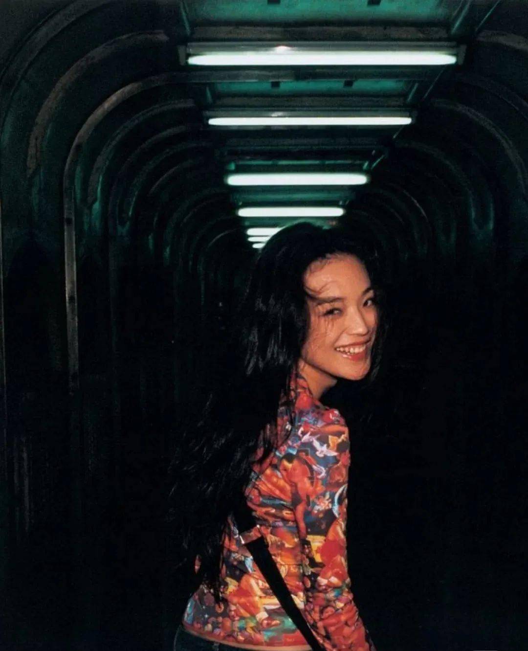 Y2K风格 | 重回千禧年_色彩