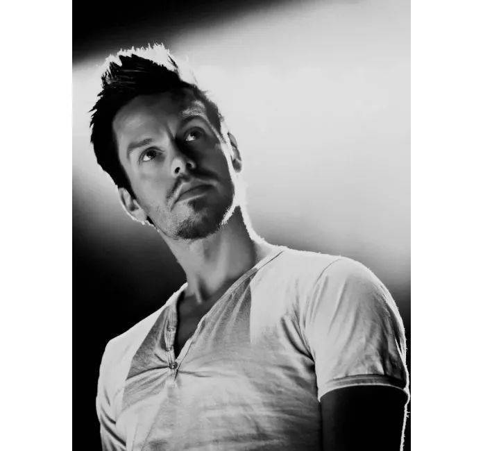 剧看世界｜他试图用肢体打造一个全新的舞台世界！_埃克曼