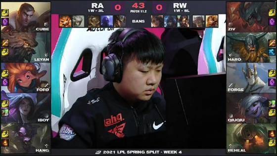 LOL：iBoy卡莎砍下五杀，RA“人机局”2-0碾压RW_乌迪尔