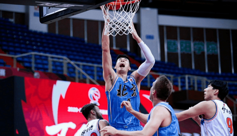 话题/首钢迎回雅尼斯是最明智决定，那支最会防守的球队又让对手胆寒_新疆