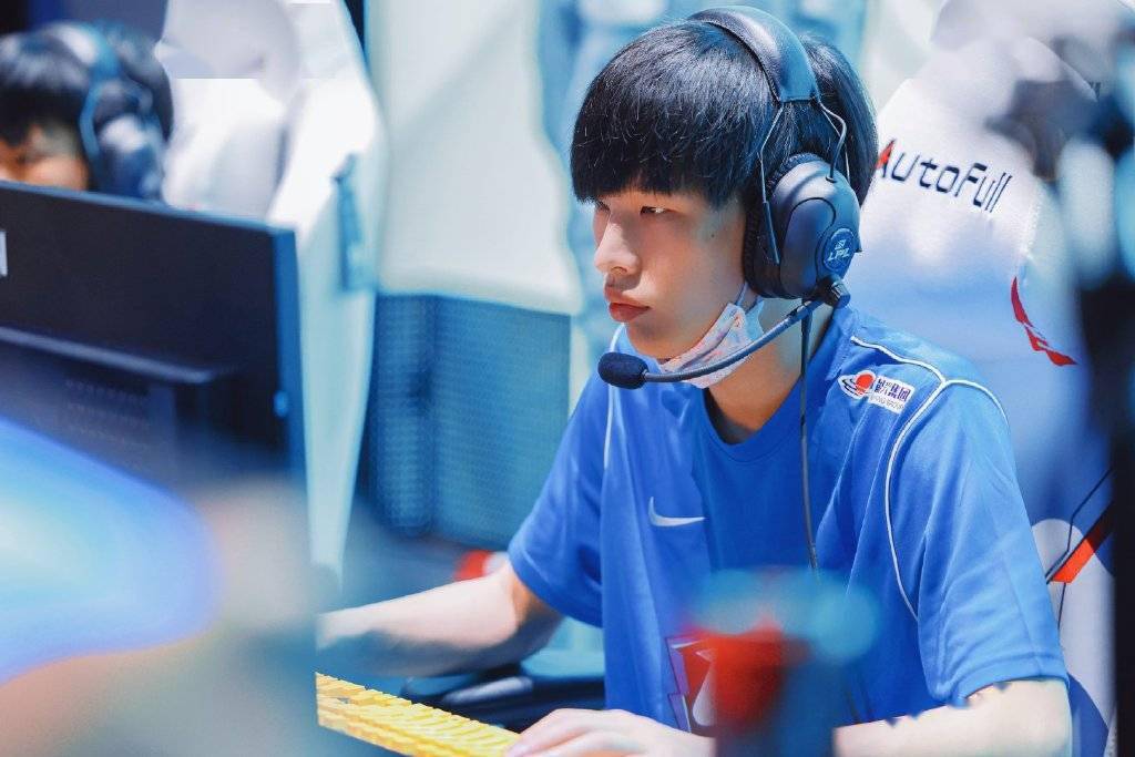 「今日前瞻」球皇登场联手无忌，JDG迎战LNG打野成关键_比赛