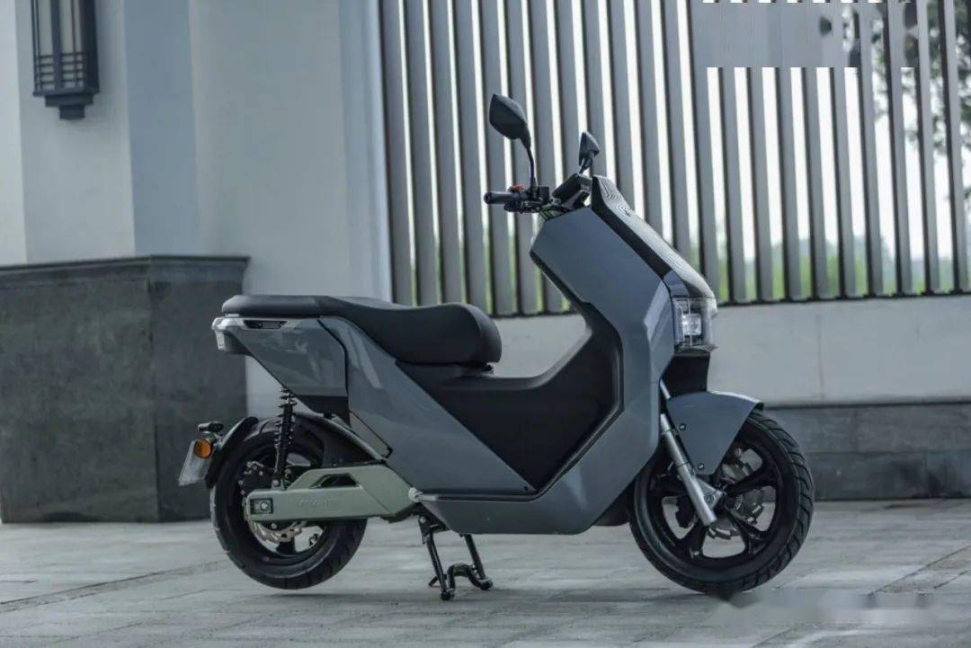 试驾E5： 或是目前国产最高端的电动车_搜狐汽车_搜狐网