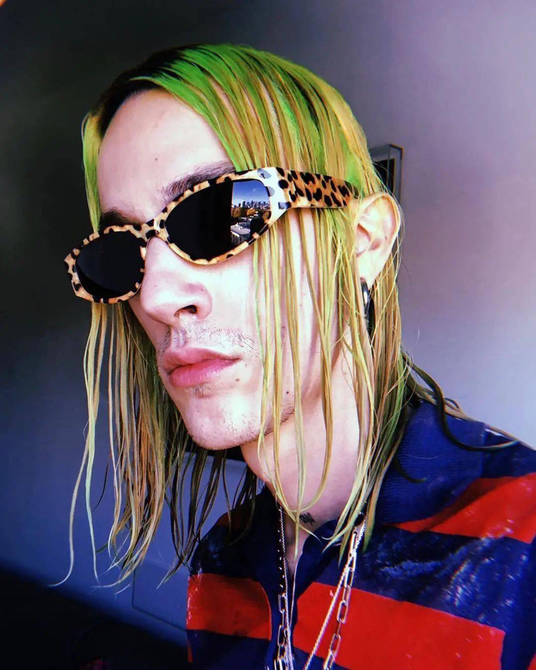 BFRND：从高定秀场模特，到独立音乐人的完美转变。_Demna